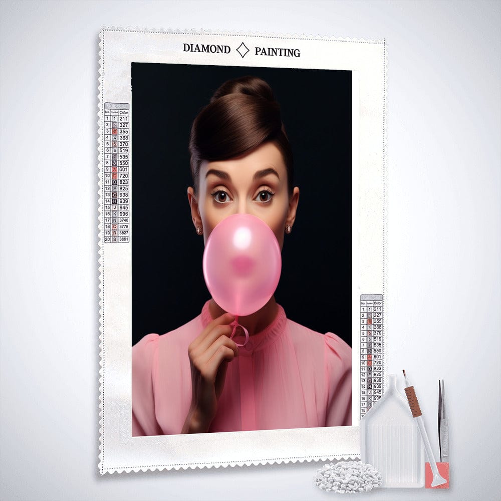 Audrey Hepburn mit Kaugummi im Mund - Jetzt kaufen